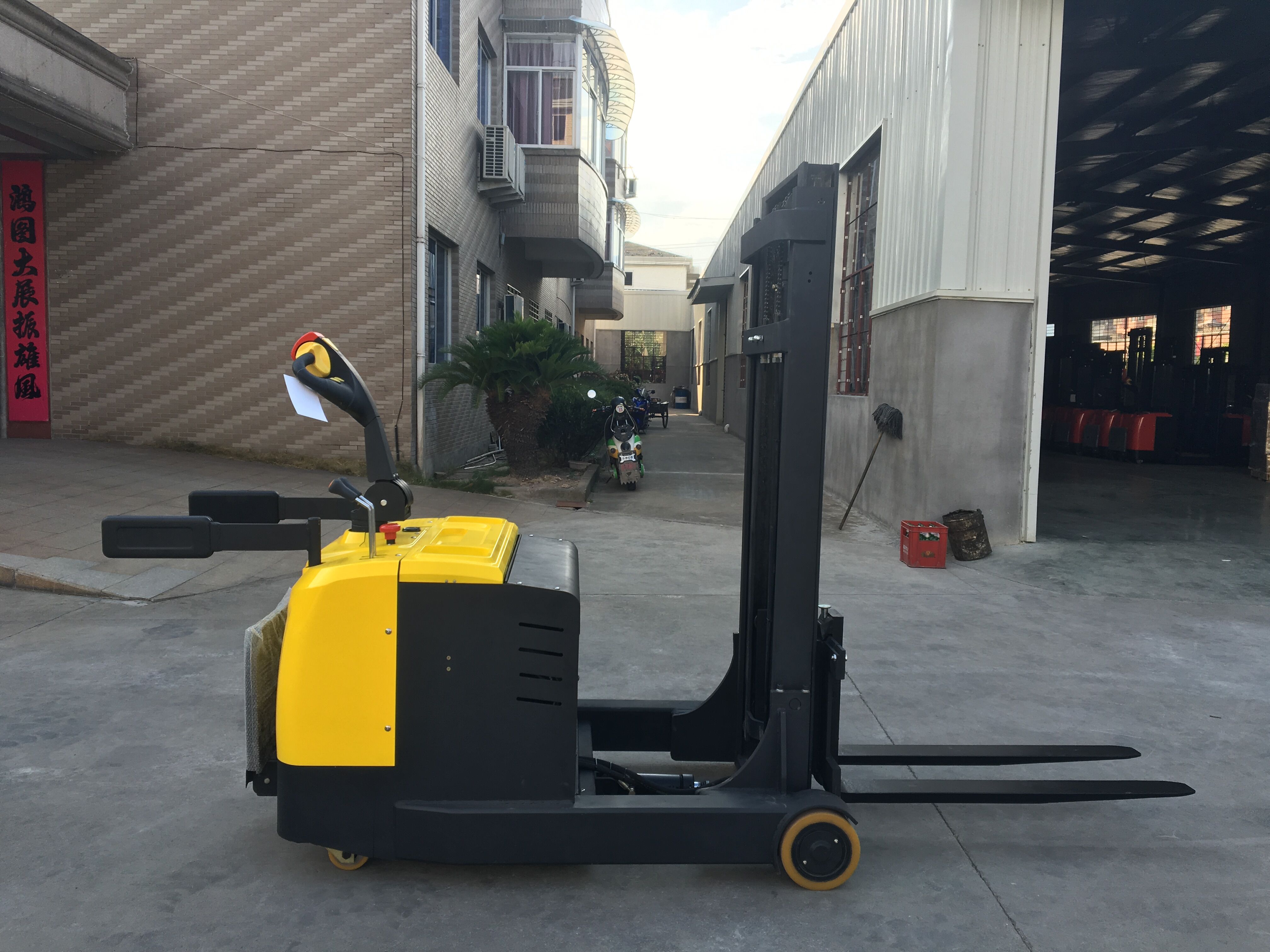 1000kg Electric Counterbalance Stacker counterbalanced electric stacker ...