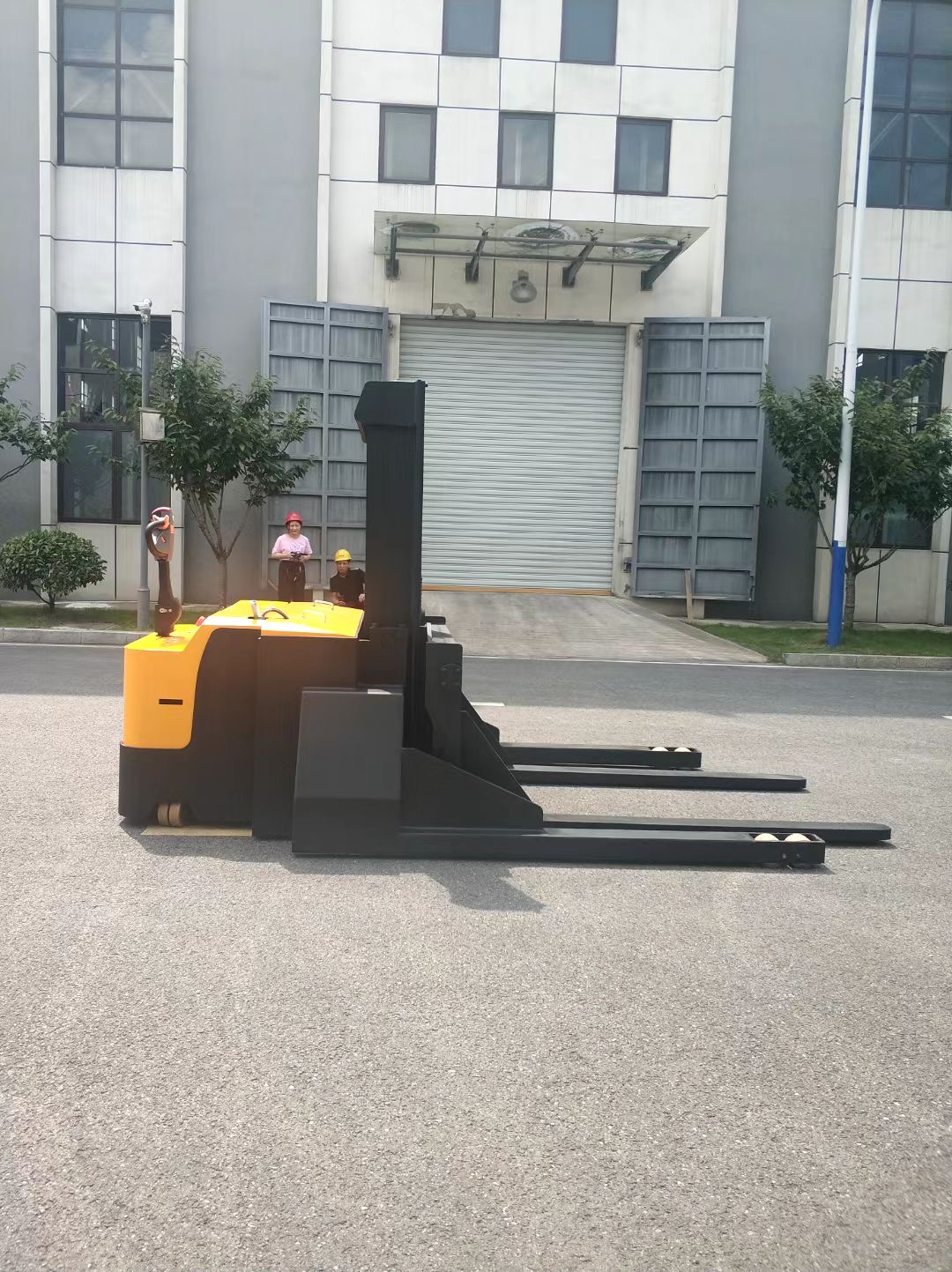 6Ton Heavy Duty Electric Stacker - WELIFTRICH